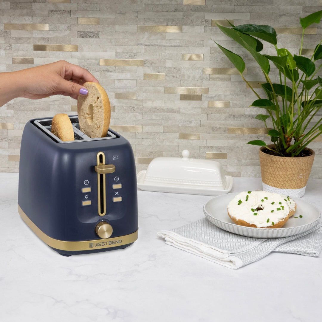 West Bend Timeless 2-Slice Toaster, in White/Gold (TTWB2SWG13)