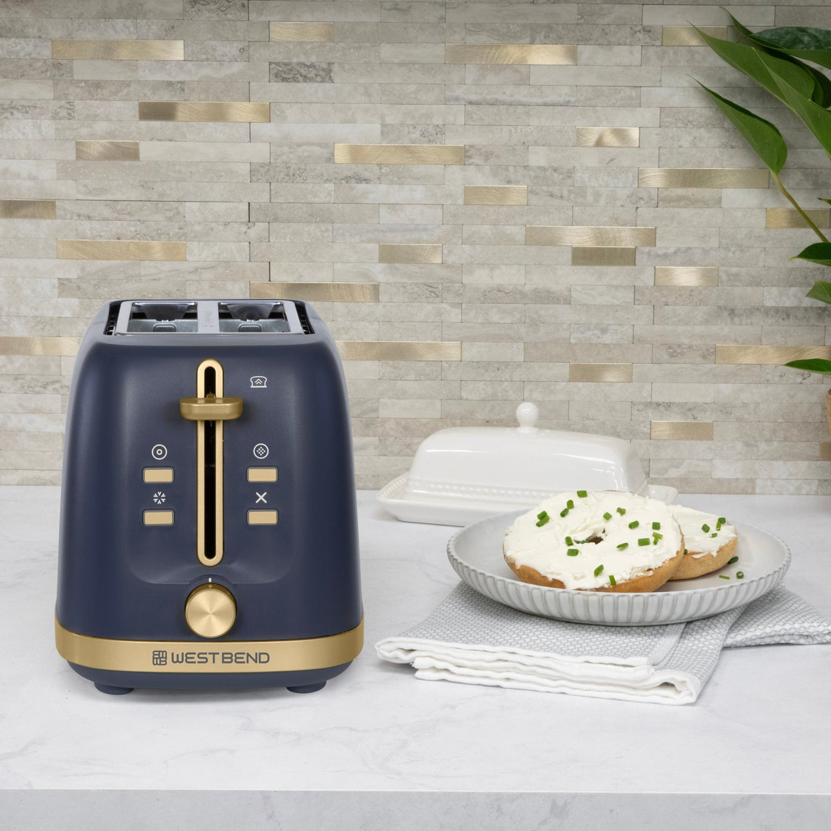 West Bend Timeless 2-Slice Toaster, in White/Gold (TTWB2SWG13)
